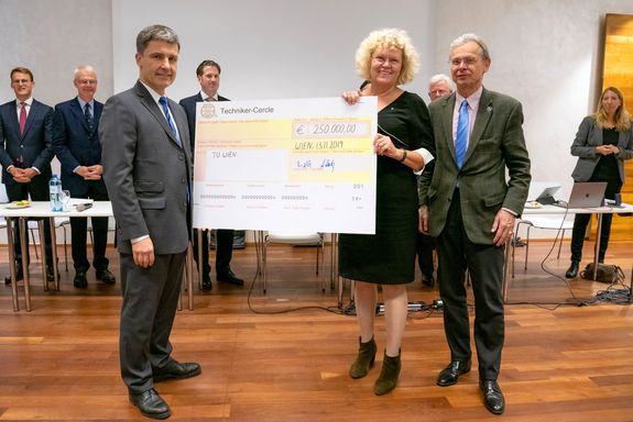 Techniker-Cercle: Spende für Nachwuchsförderung an der TU Wien | TU Wien